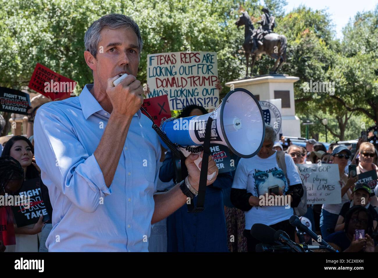 July 24, 2025: Beto OÕRourke speaking at the South steps of the Texas ...