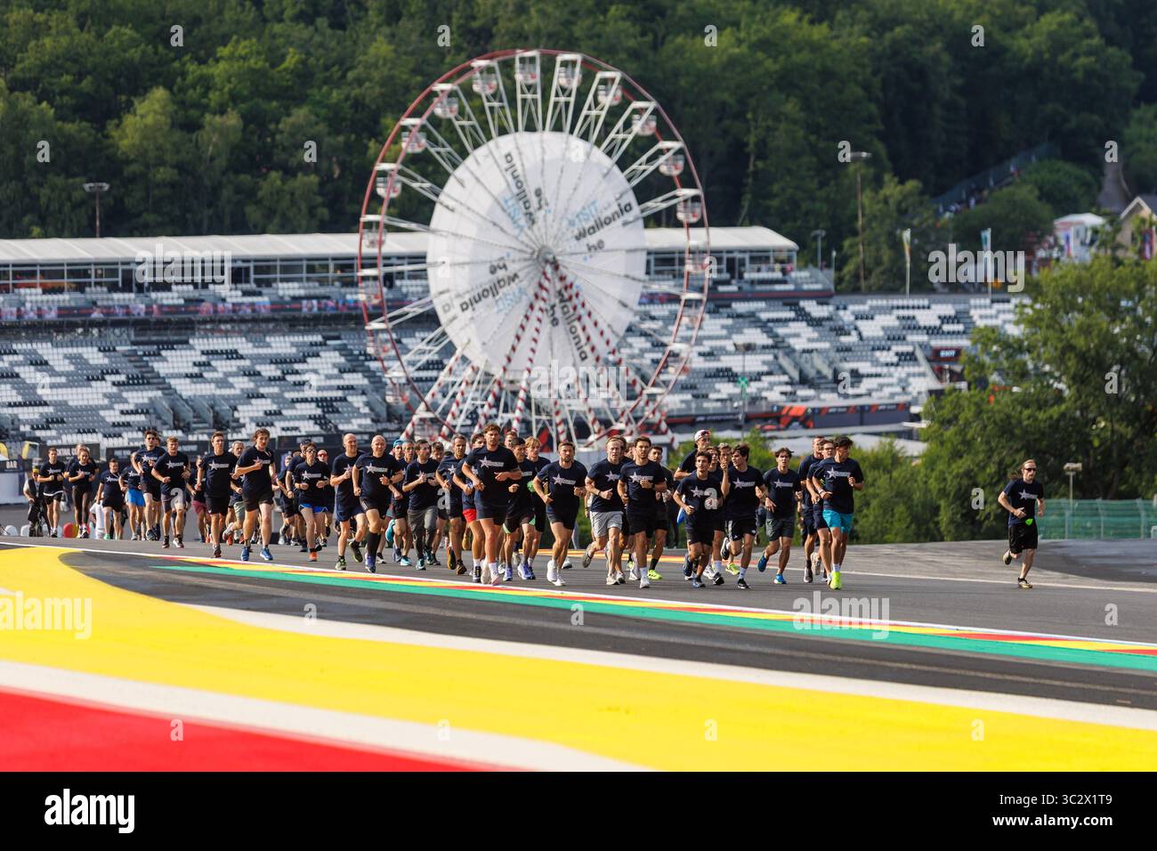 Lauf über die Rennstrecke zum Gedenken an Anthoine Hubert, Grosser ...