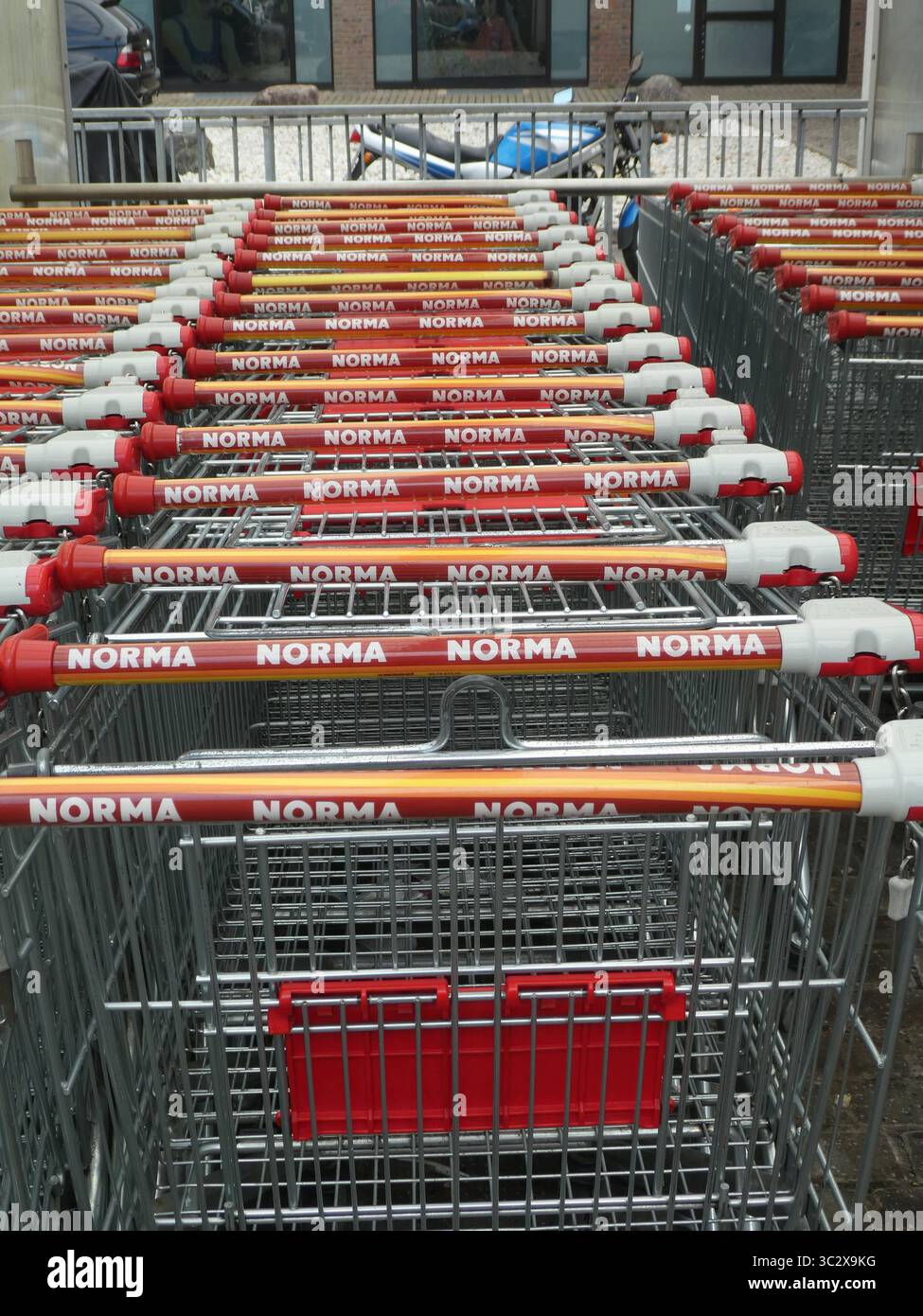 Logo Schriftzug des Lebensmittel Discounter NORMA an einer Filiale ...