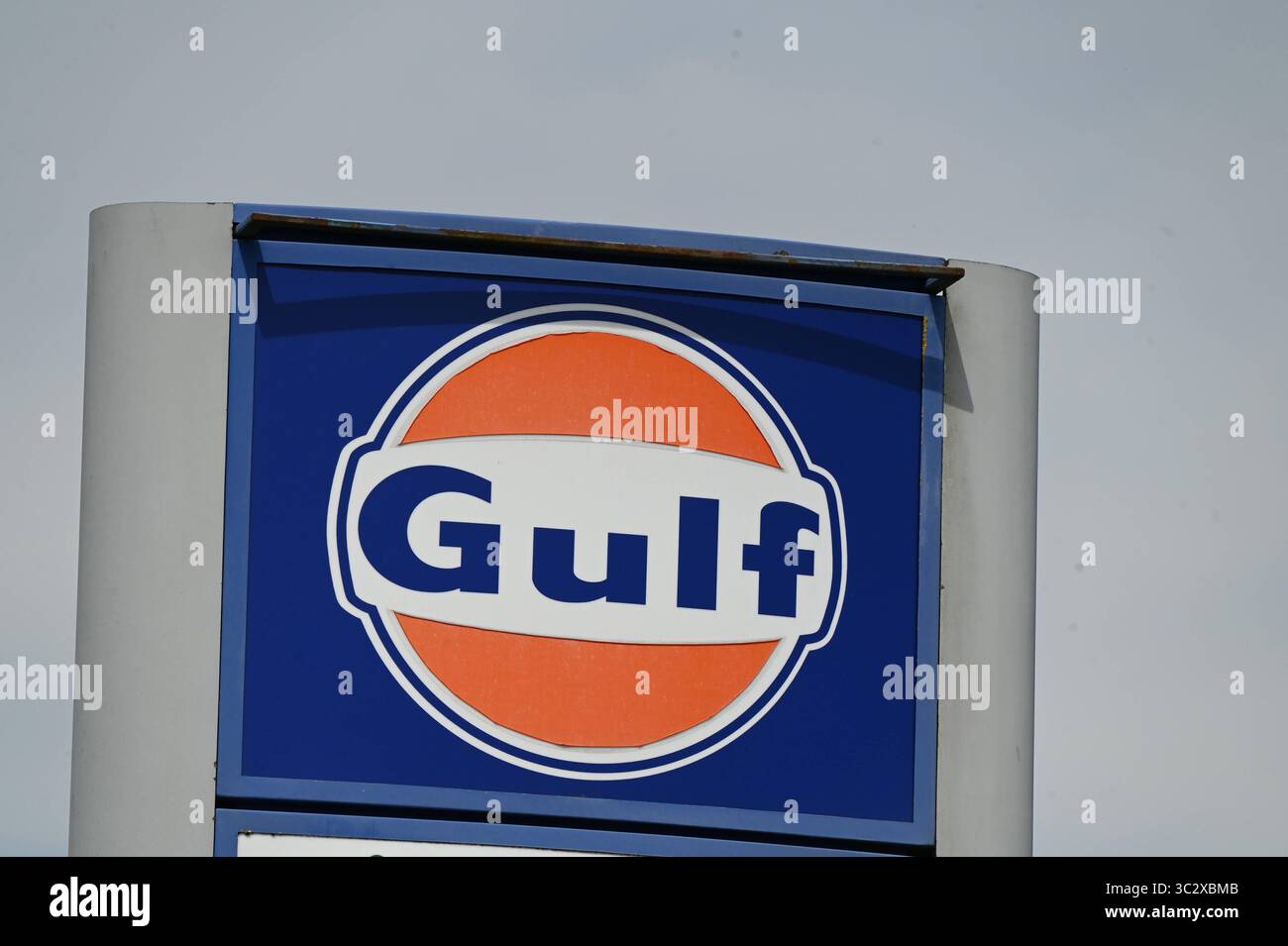 Logo, Schriftzug Gulf Oil an einer Tankstelle des Mineralölkonzent ...