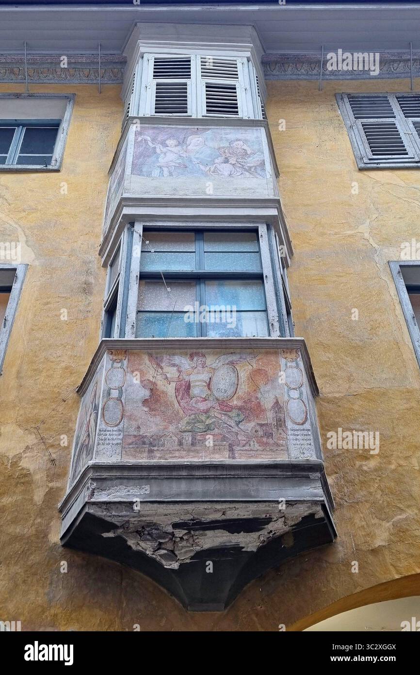 Colorful historical mural famous hi-res stock photography and images ...