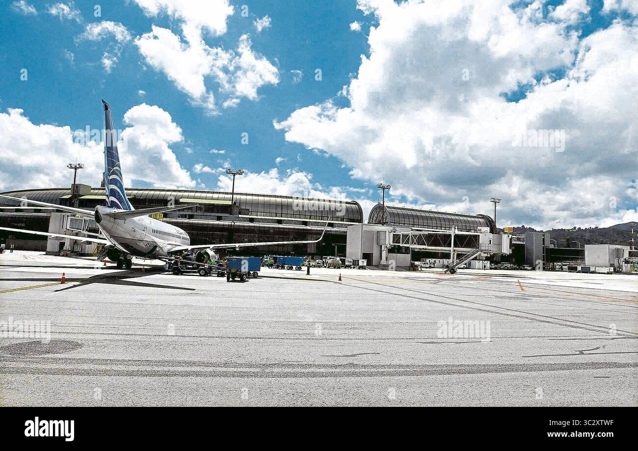 Aeropuerto de tráfico hi-res stock photography and images - Alamy