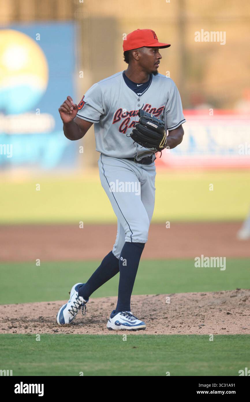 Bowling Green Hot Rods pitcher Junior William (32) delivers a pitch ...