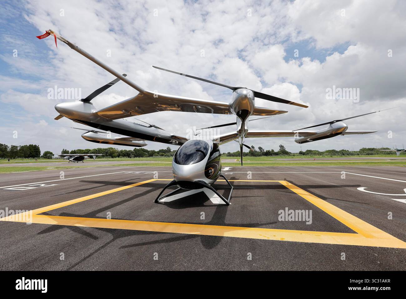 Ton class hi-res stock photography and images - Alamy