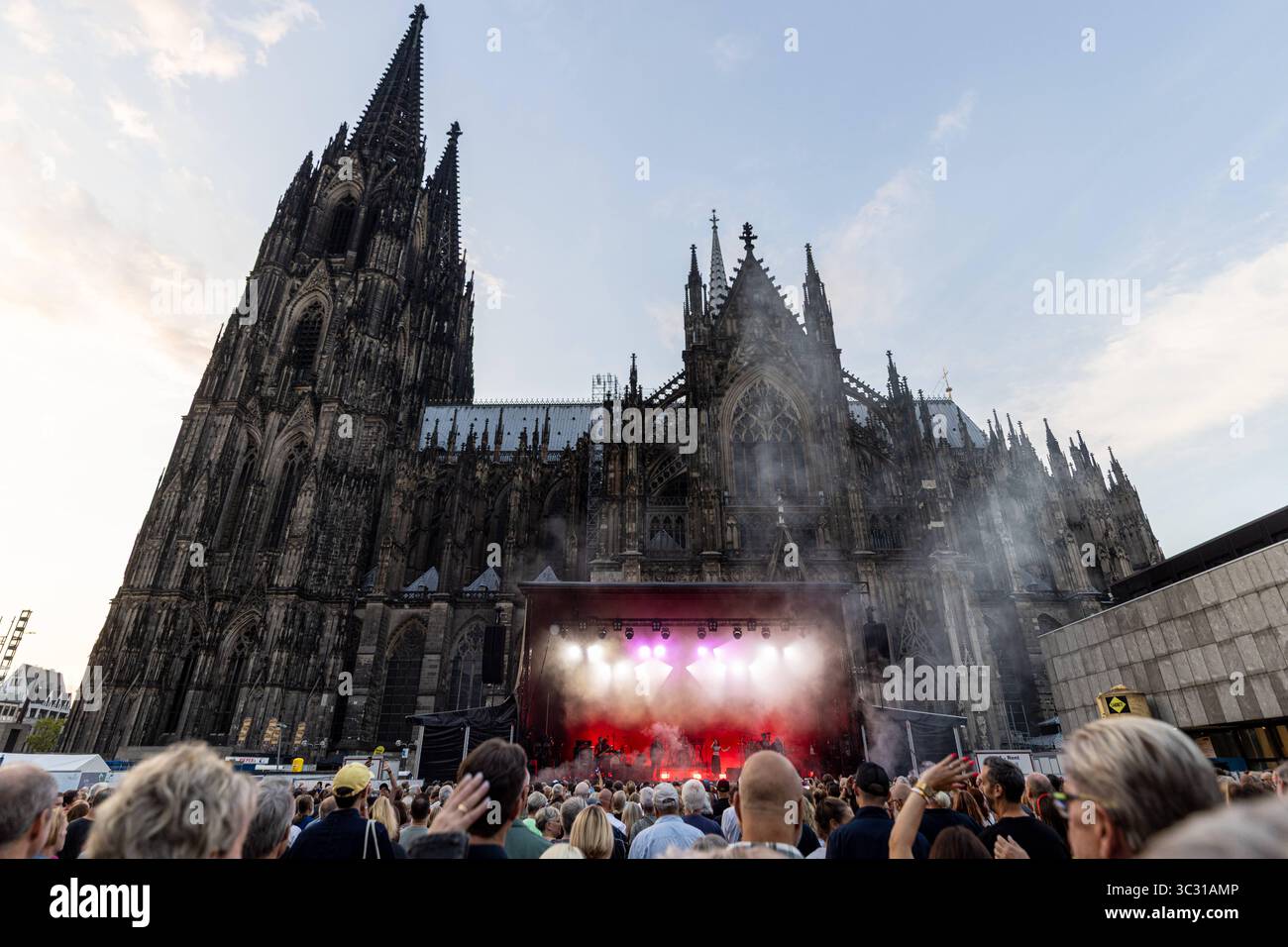 FAITHLESS auf dem Roncalliplatz in Köln 24.07.2025 Die britischen Band ...