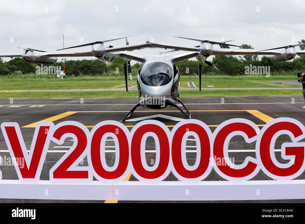 Ton class hi-res stock photography and images - Alamy