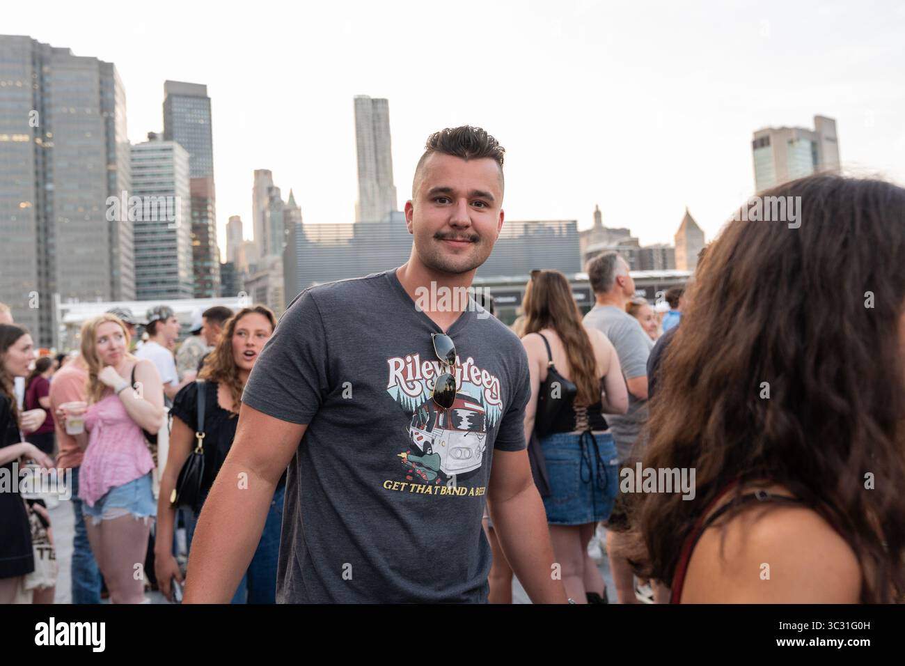 Hundreds of fans attended Riley Green performance with his band at Pier ...