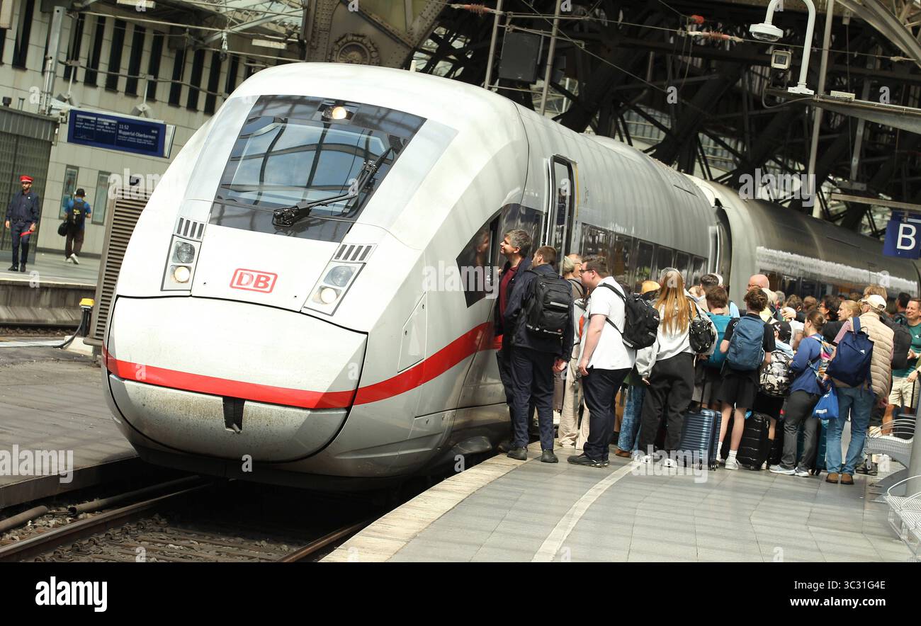 RECORD DATE NOT STATED Ein Intercity-Express ICE der Deutschen Bahn ...