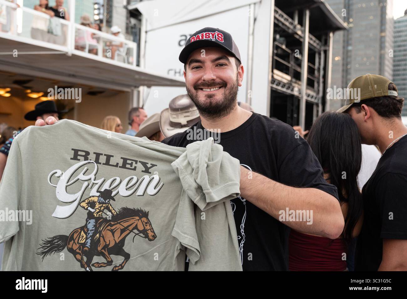 Hundreds of fans attended Riley Green performance with his band at Pier ...