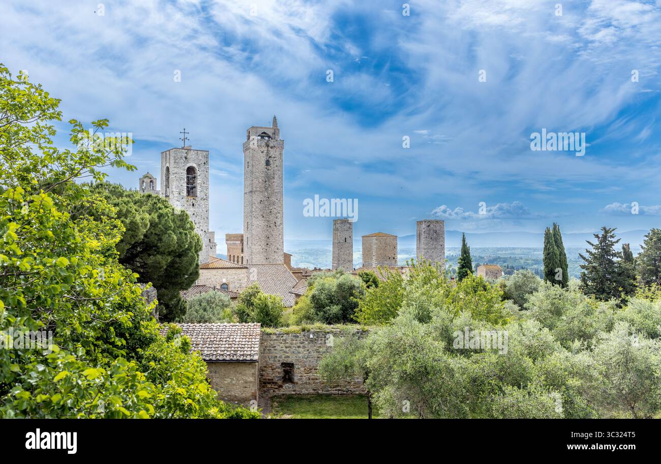 Impressive towers hi-res stock photography and images - Alamy