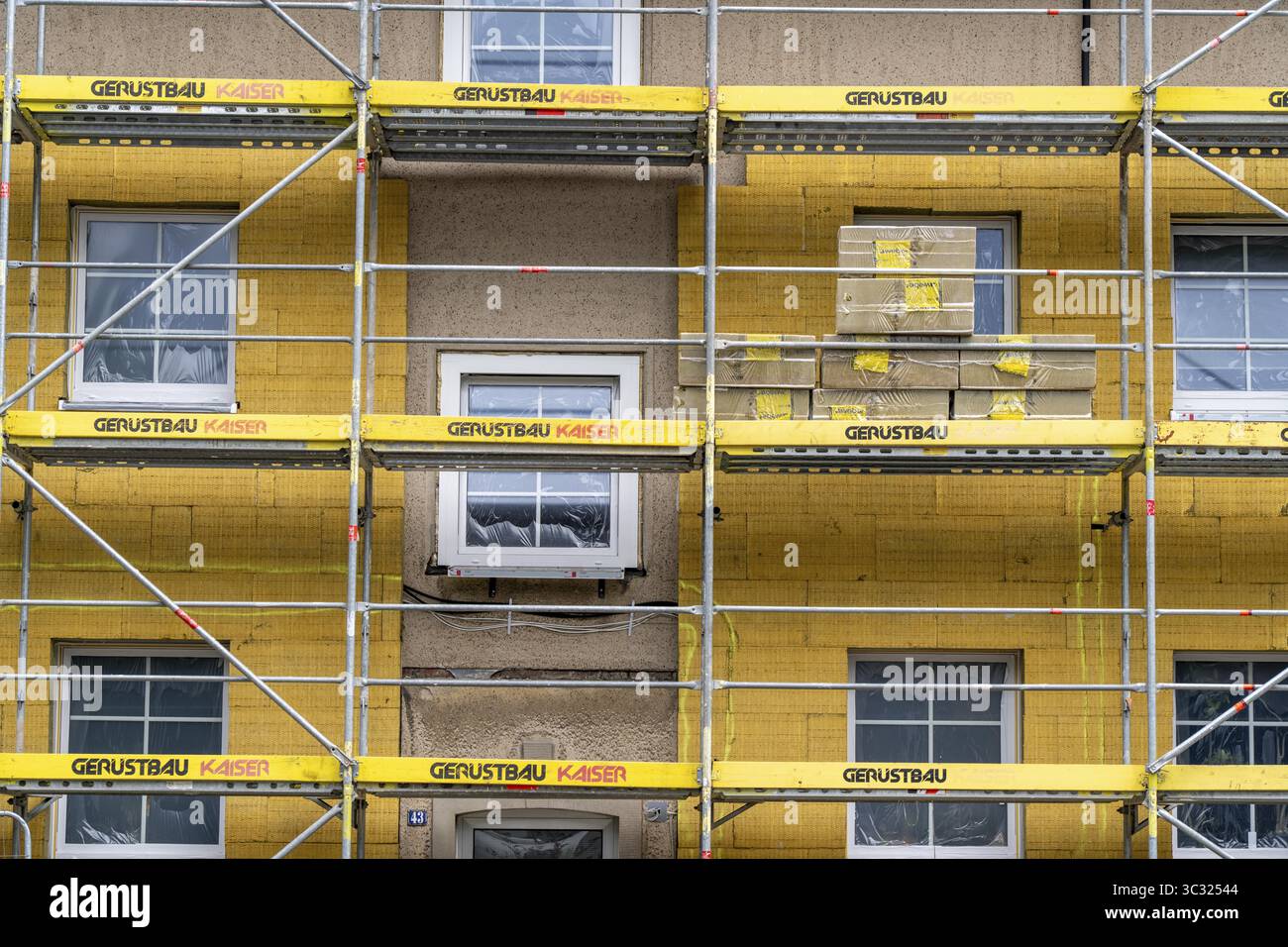 Energy refurbishment of an older residential building, thermal ...