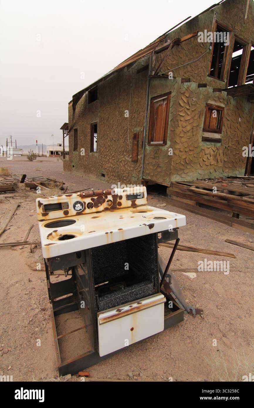 abandoned building route 66 ludlow california Stock Photo - Alamy