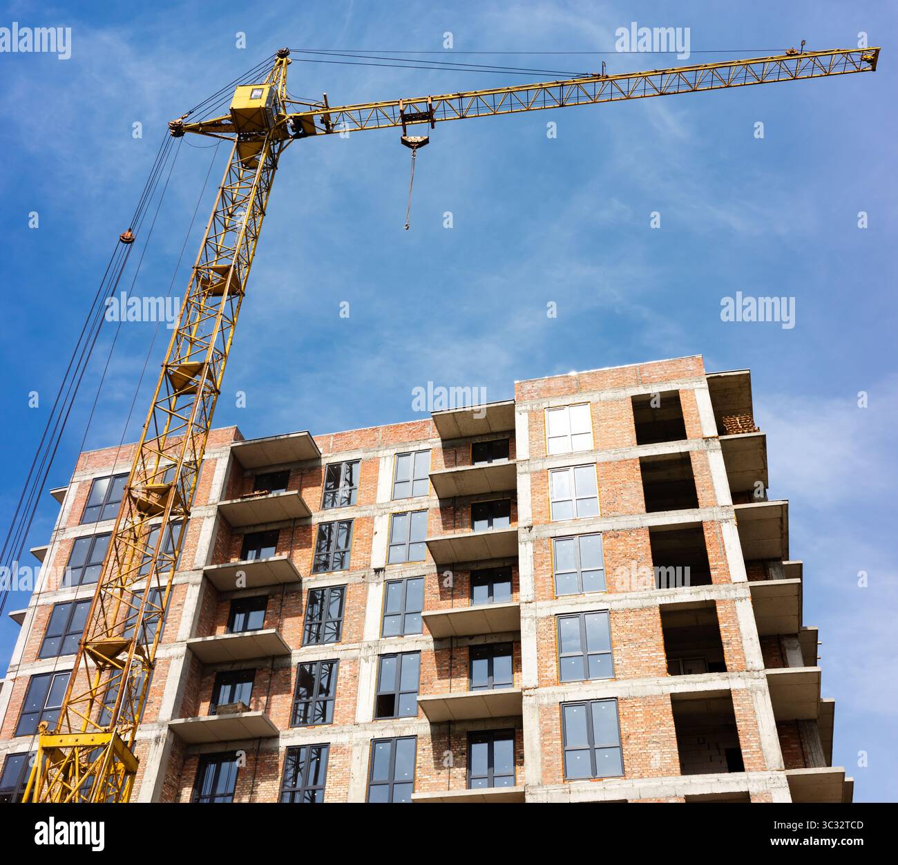 Construction cranes new building amid hi-res stock photography and ...