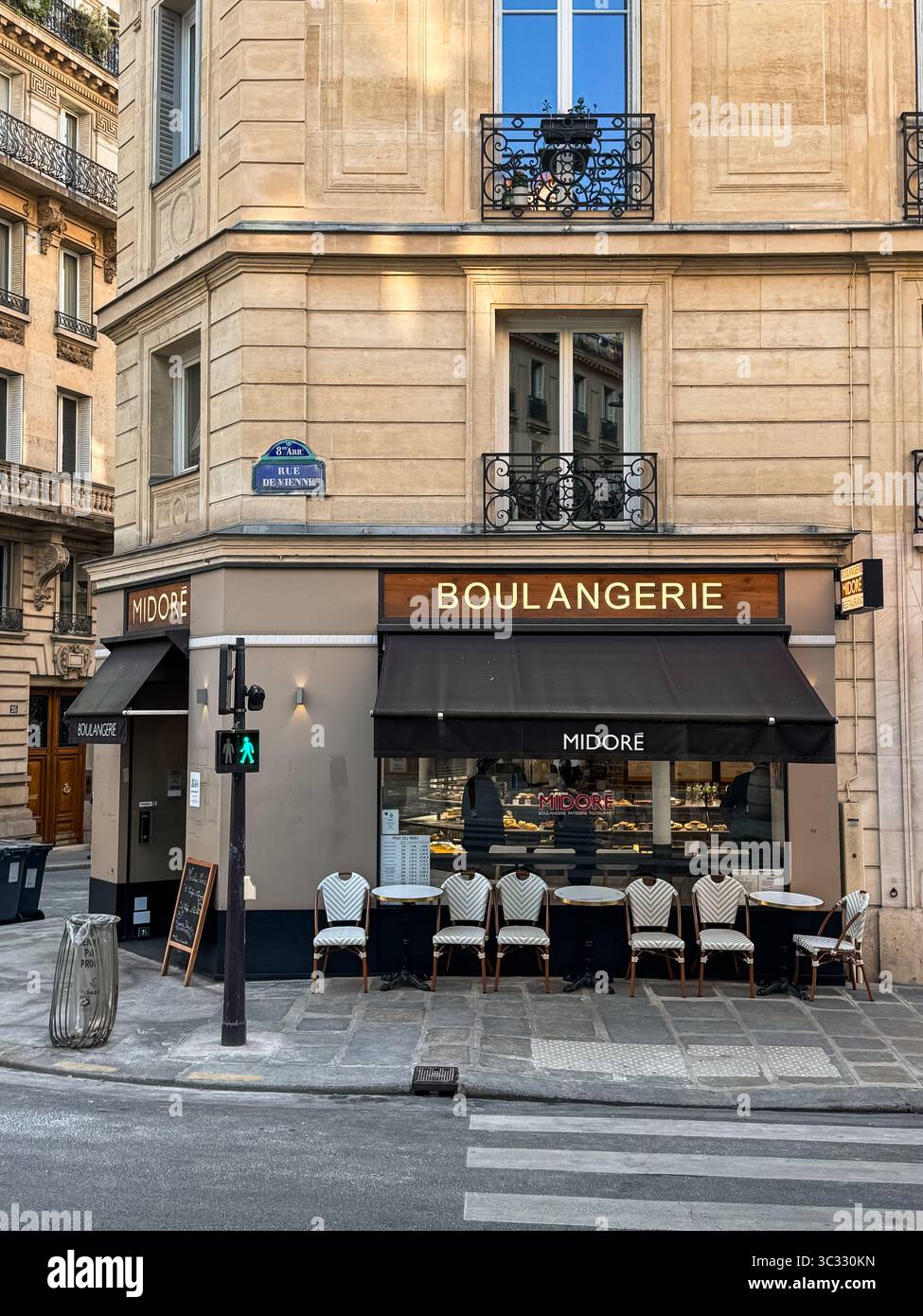 Bakery in traditional looking building on street in Paris, France Stock ...