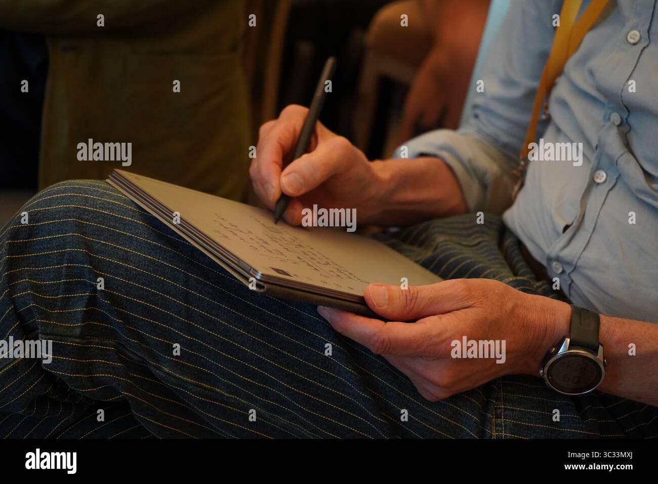 Person takes handwritten notes hi-res stock photography and images - Alamy