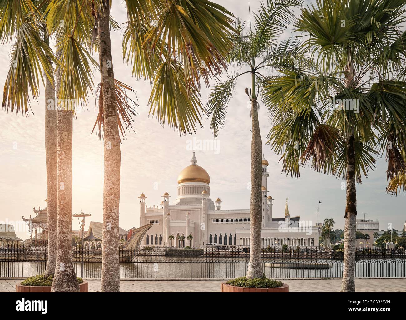Omar Ali Saifuddien Mosque at sunset, Bandar Seri Begawan, Brunei Stock ...