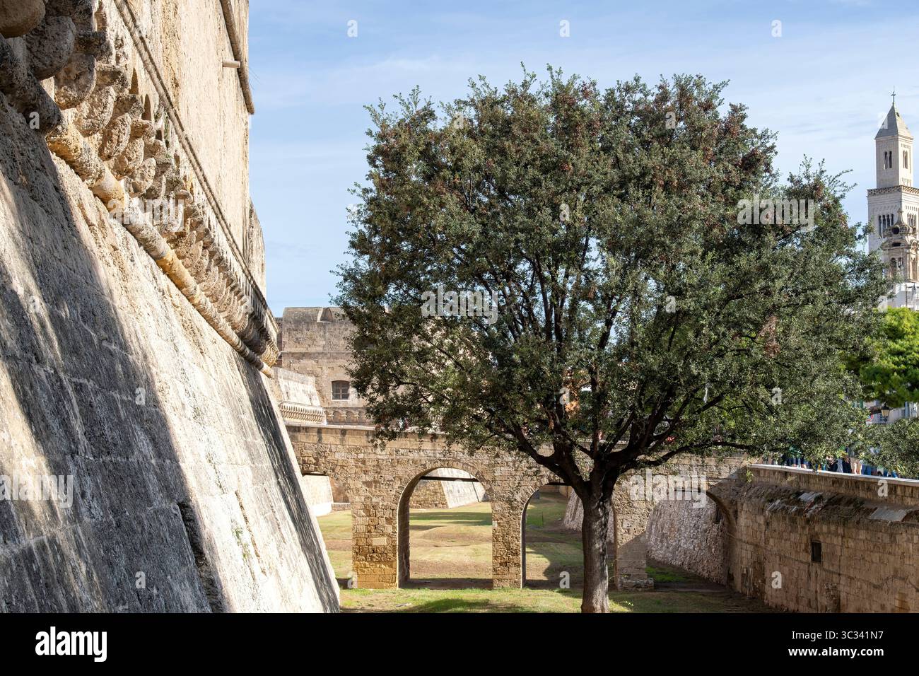 Apulian medieval walls hi-res stock photography and images - Alamy