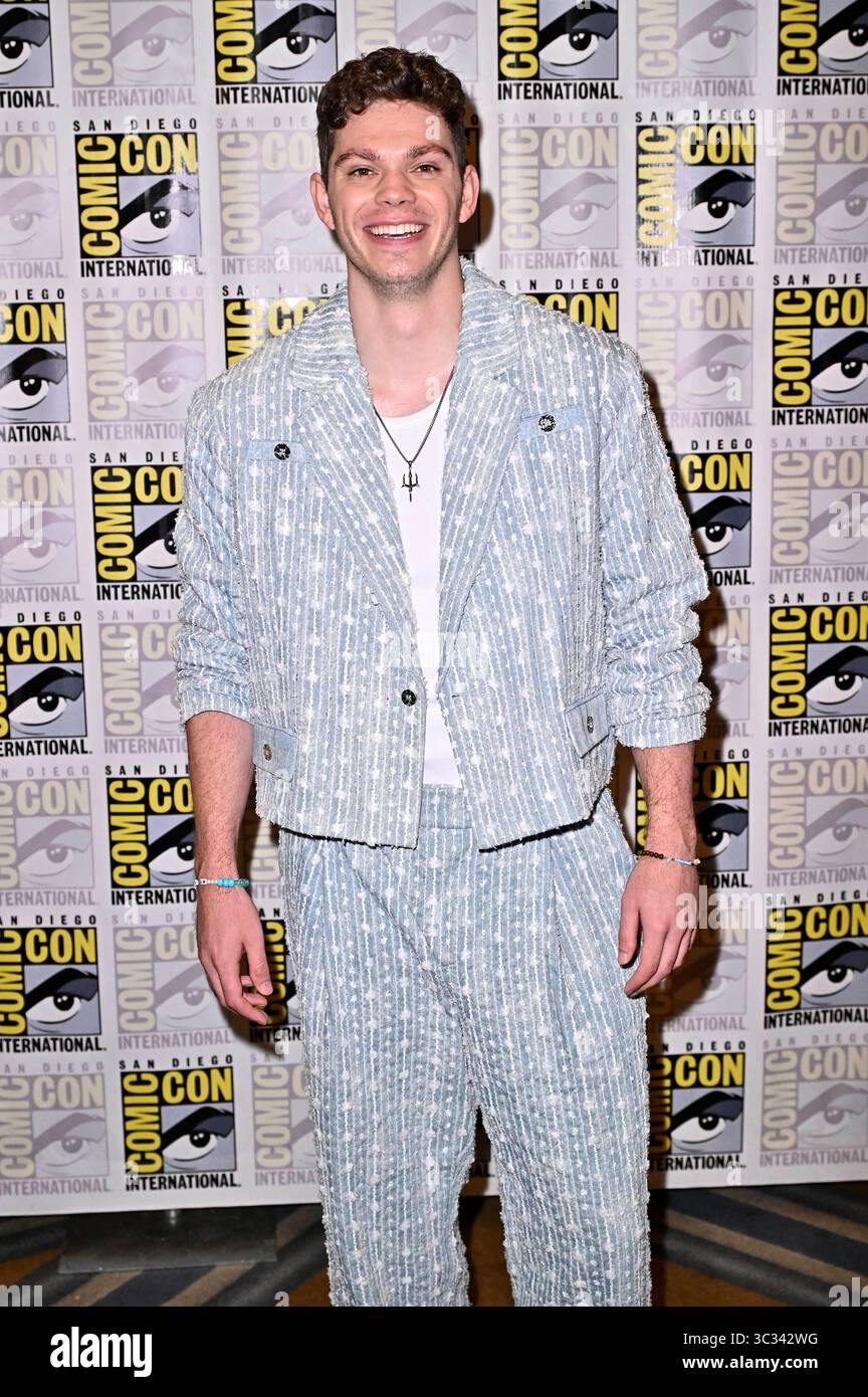 Daniel Diemer beim Photocall zur Disney Serie Percy Jackson and the ...