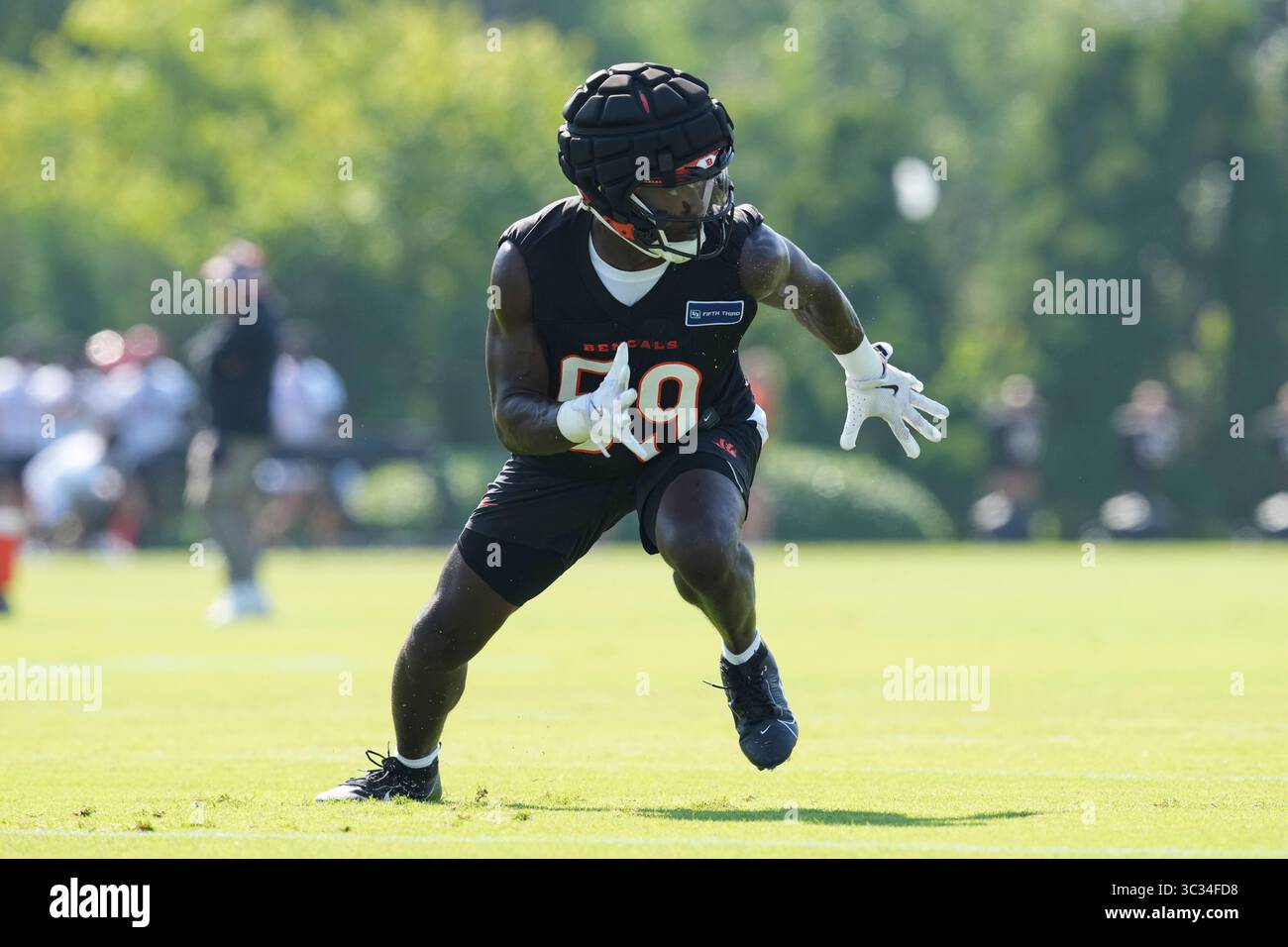 Cincinnati Bengals linebacker Craig Young (59) performs a drill during ...