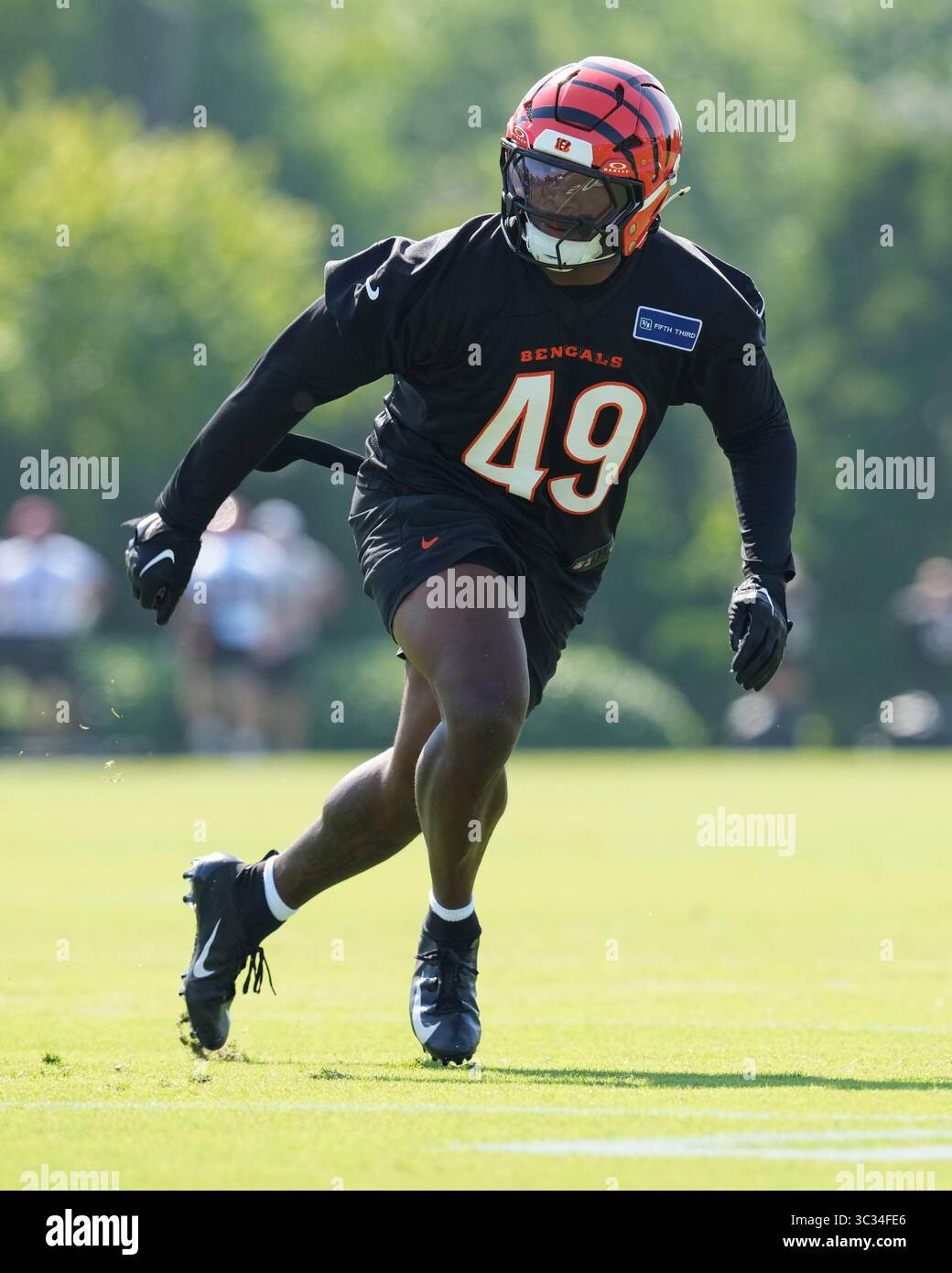 Cincinnati Bengals linebacker Barrett Carter (49) performs a drill ...