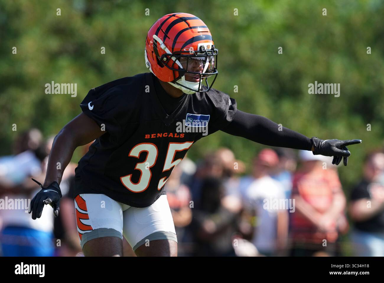 Cincinnati Bengals cornerback Jalen Davis (35) gestures during practice ...