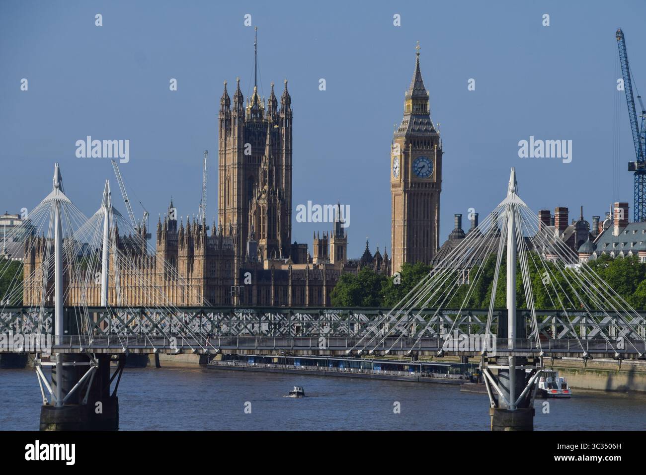 General view of the houses of Parliament and Elizabeth Tower popularly ...