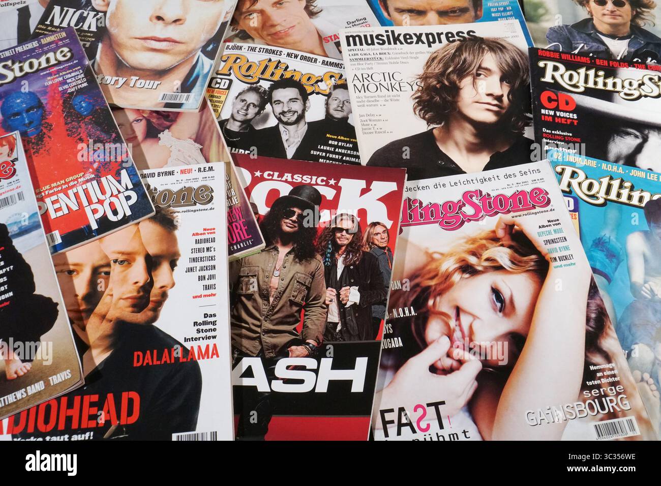 Retro music magazine hi-res stock photography and images - Alamy