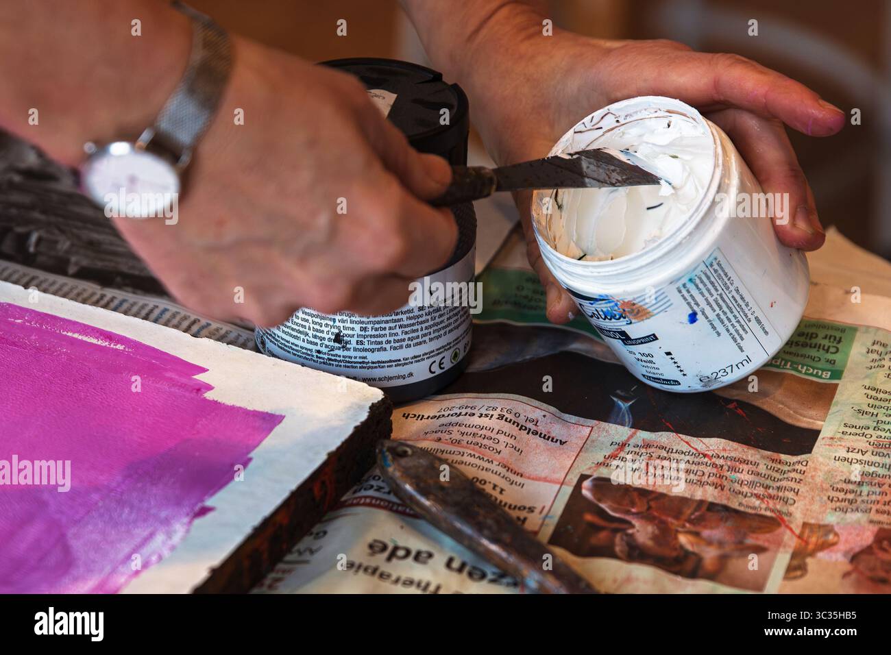 College linol hi-res stock photography and images - Alamy