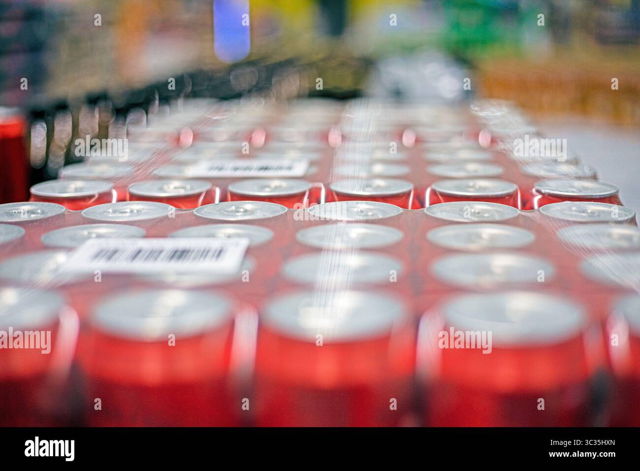 Beer multipacks hi-res stock photography and images - Alamy