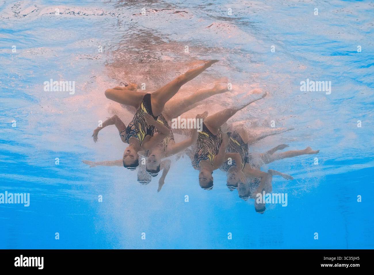 Team United States compete in the team acrobatic final of artistic ...