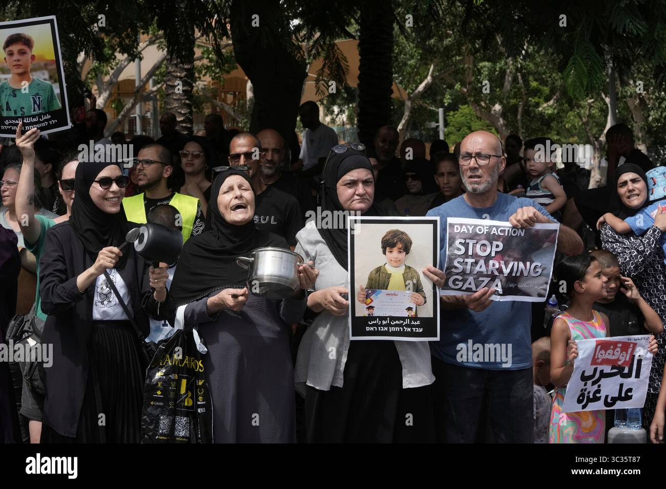 Women bang pots and pans at a protest calling for an end to Israel's ...