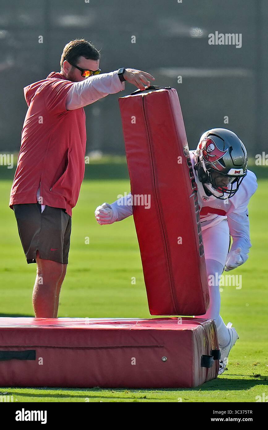 Tampa Bay Buccaneers safety Shilo Sanders, right, tackles a blocking ...
