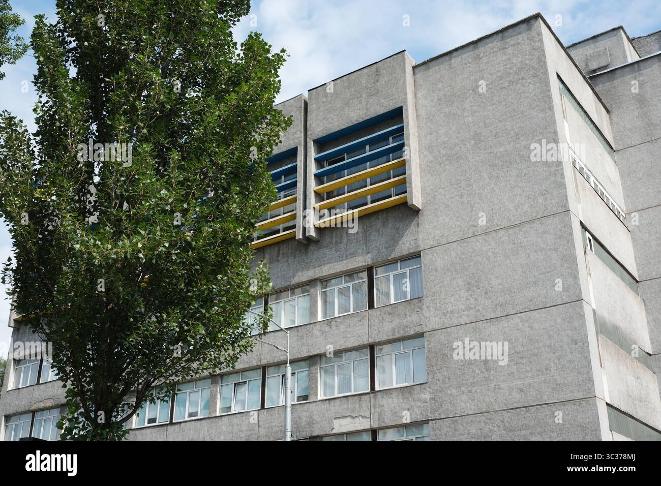 Modern building showcases hi-res stock photography and images - Alamy
