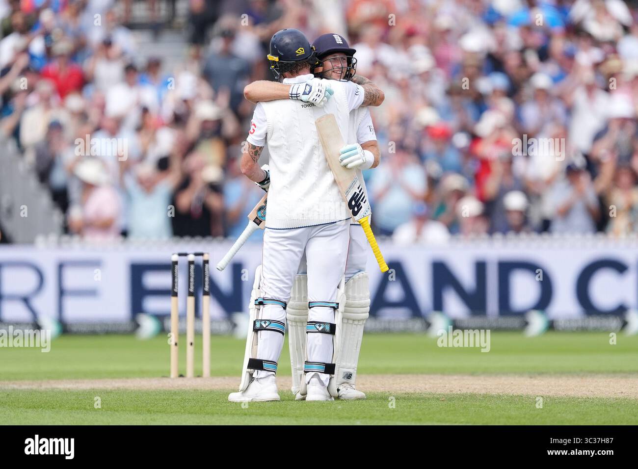 England's Joe Root (right) celebrates with Ben Stokes after reaching ...