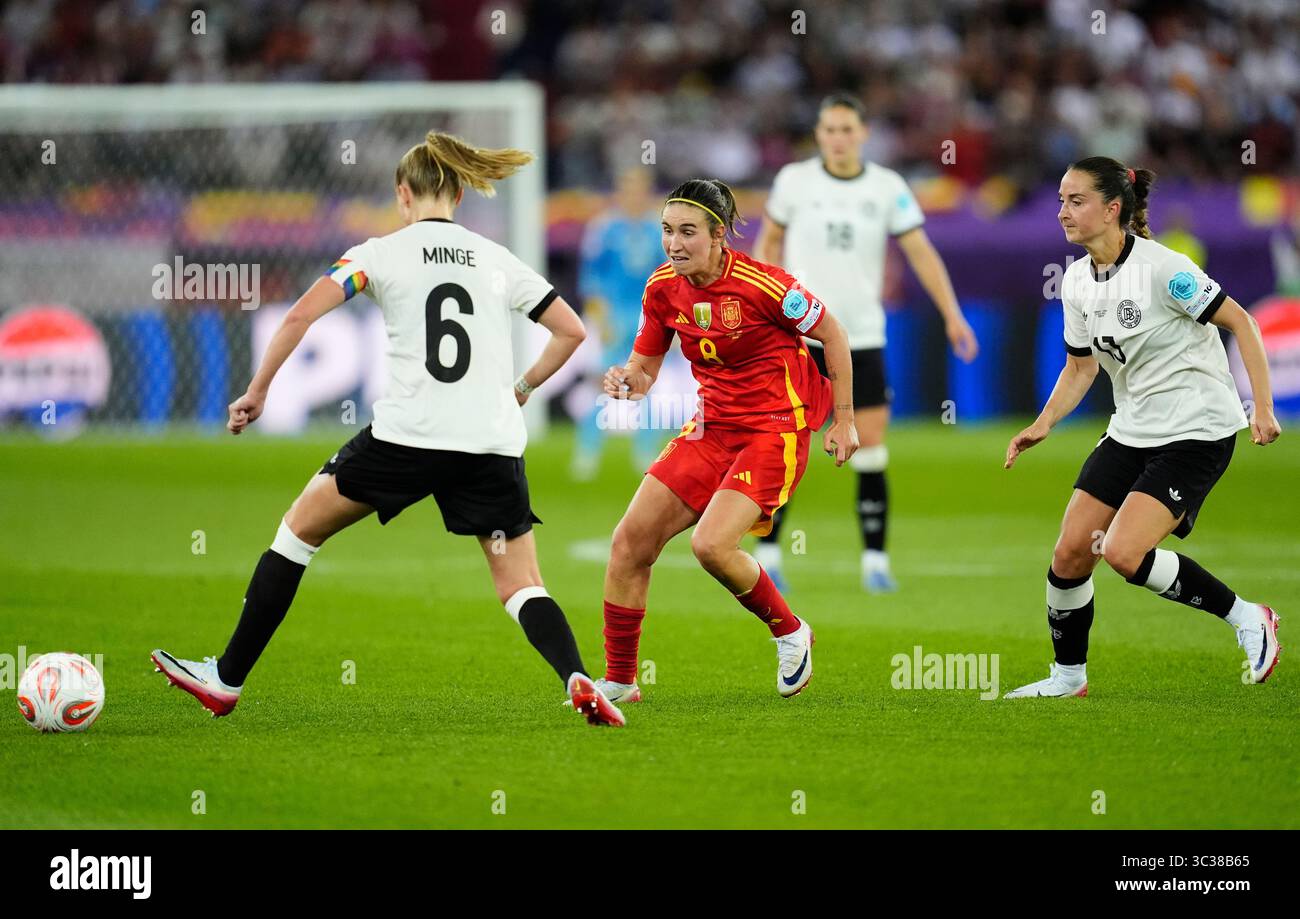 Spain's Mariona Caldentey (centre) in action with Germany's Janina ...