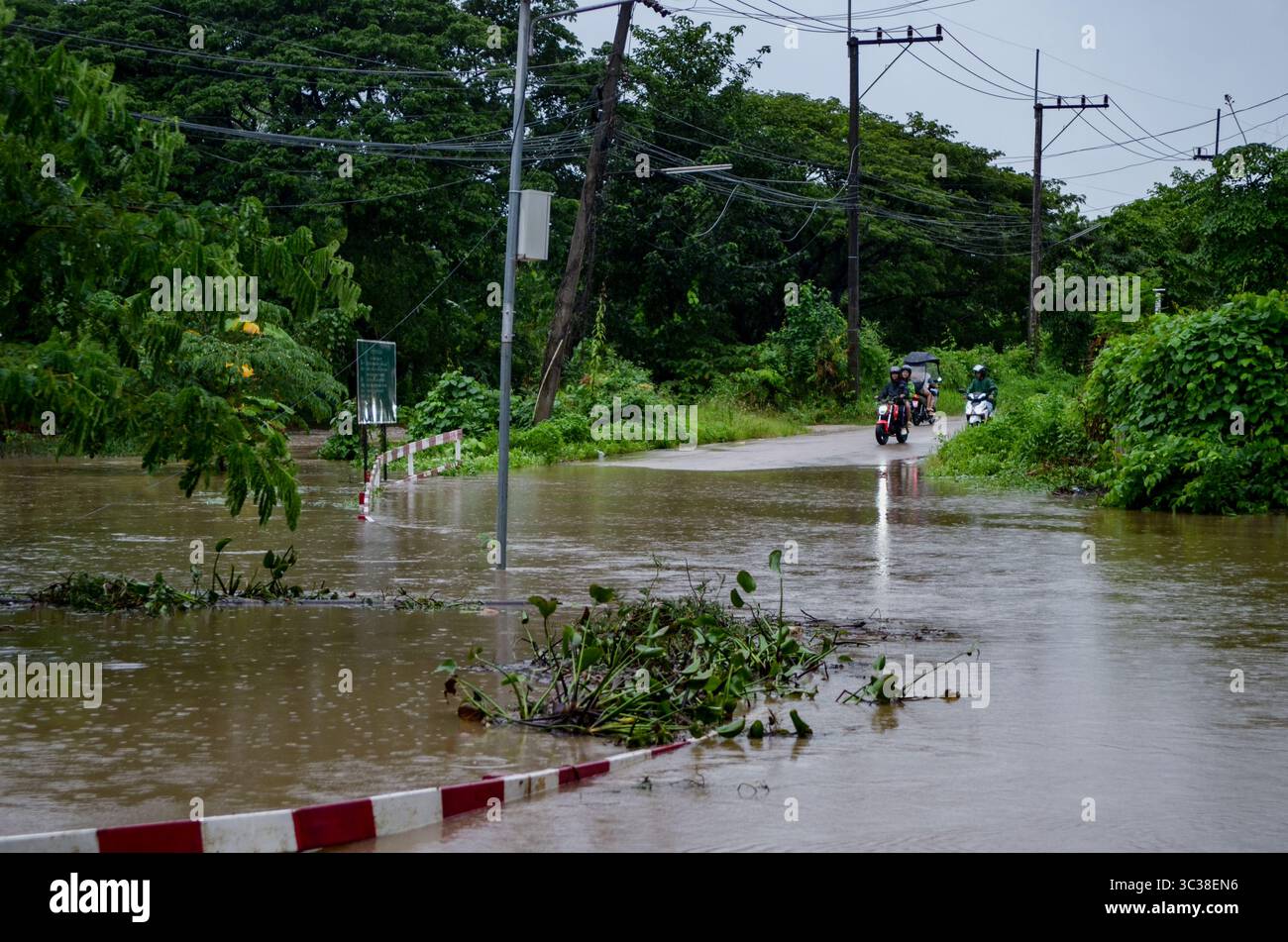 Heavy tropical monsoon rainfall hi-res stock photography and images - Alamy