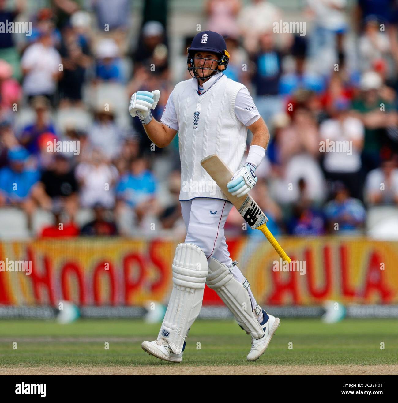 Joe root century versus india hi-res stock photography and images - Alamy