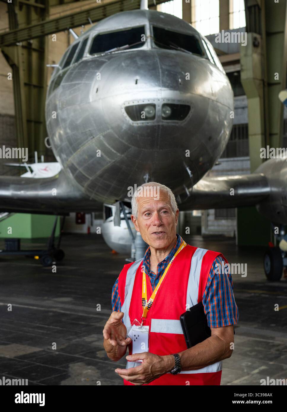 25 July 2025, Berlin: Museum consultant Pierre Malo tells a group about ...