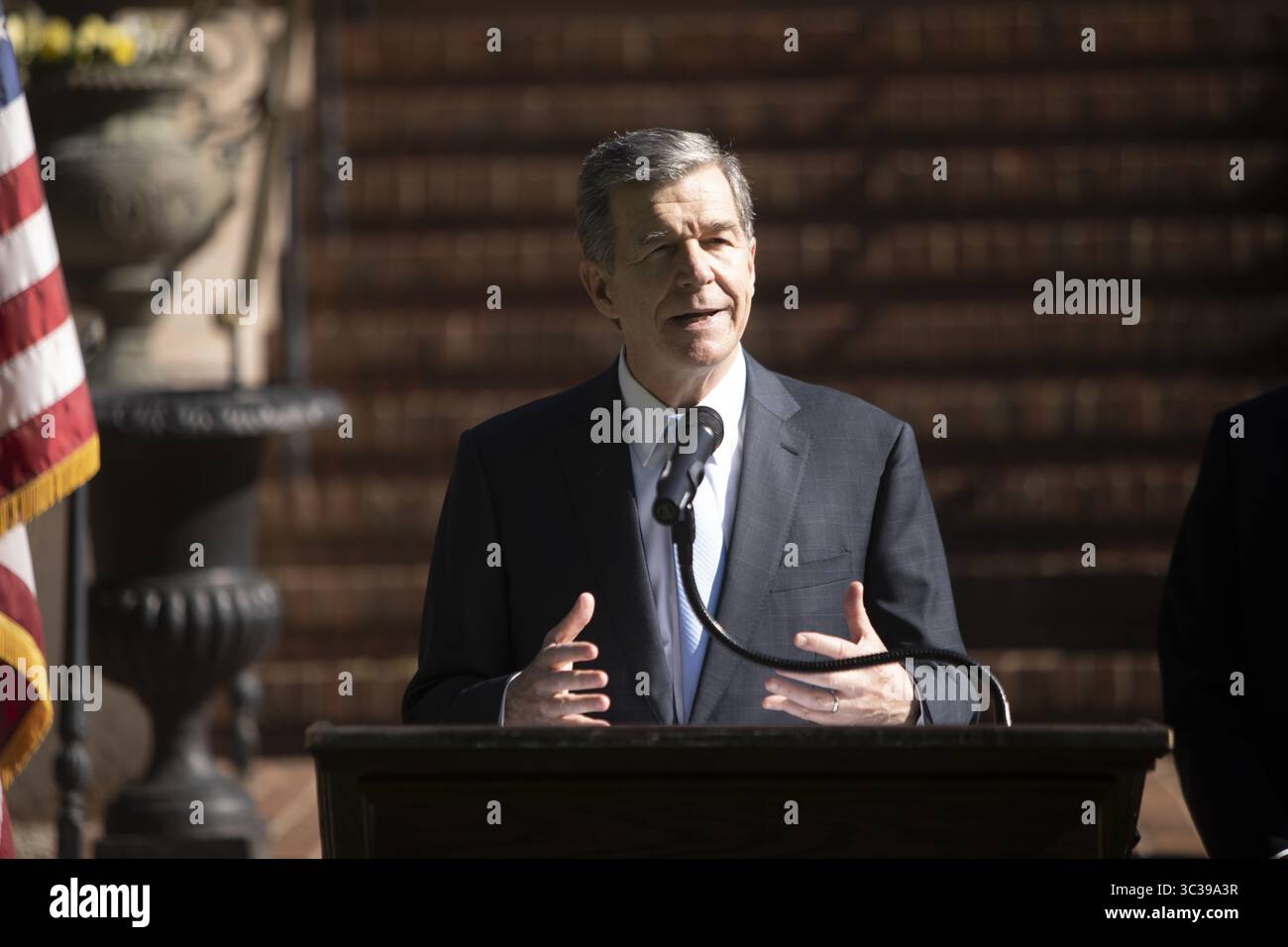 Gov triangle hi-res stock photography and images - Alamy