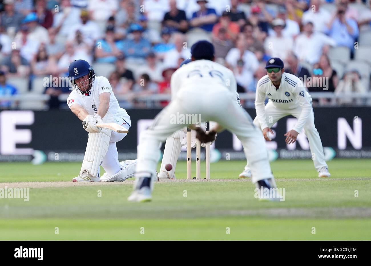 England's Liam Dawson batting (left) during day three of the Fourth ...