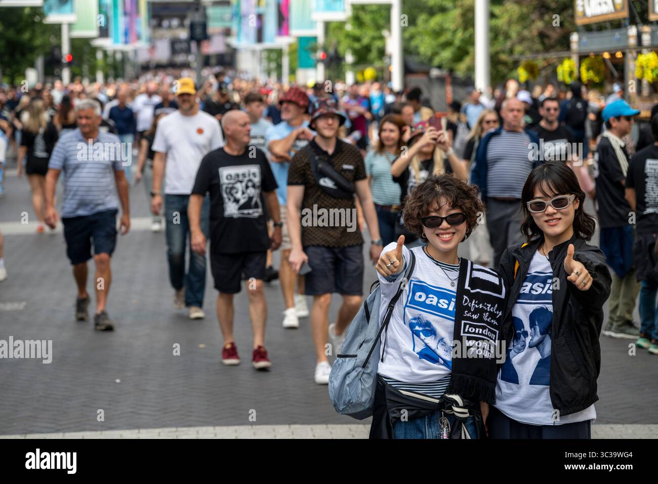 London, UK. 25 July 2025. Fans arrive for tonight’s Oasis concert at ...