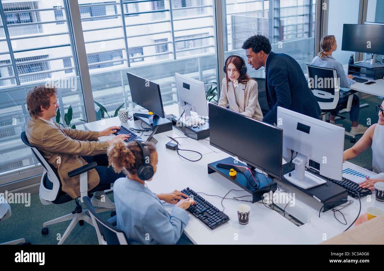 A collaborative office that fosters teamwork and effectively uses ...