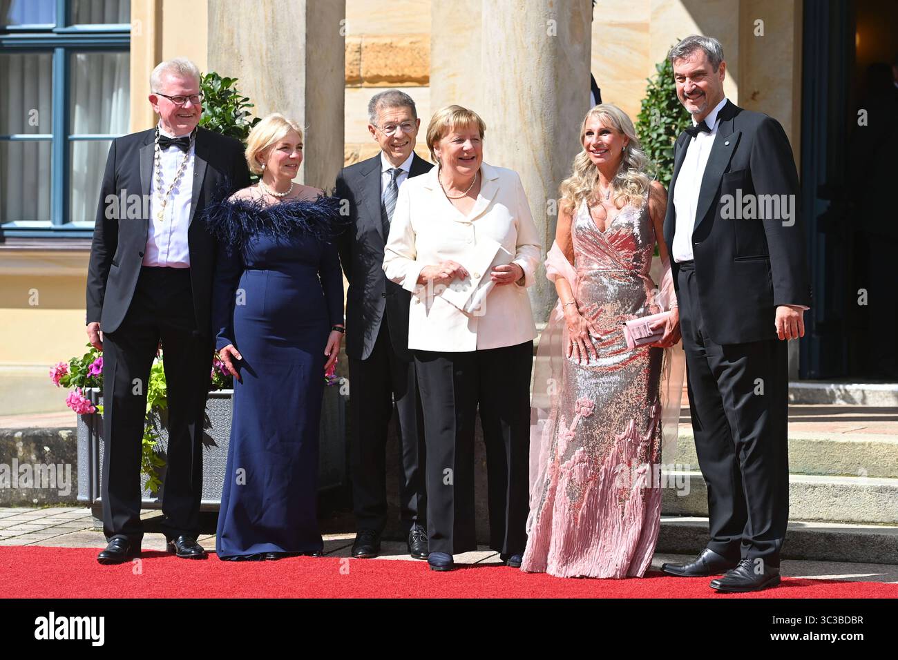v.li:OB Thomas EBERSBERGER mit Ehefrau. Joachim SAUER, Angela MERKEL ...