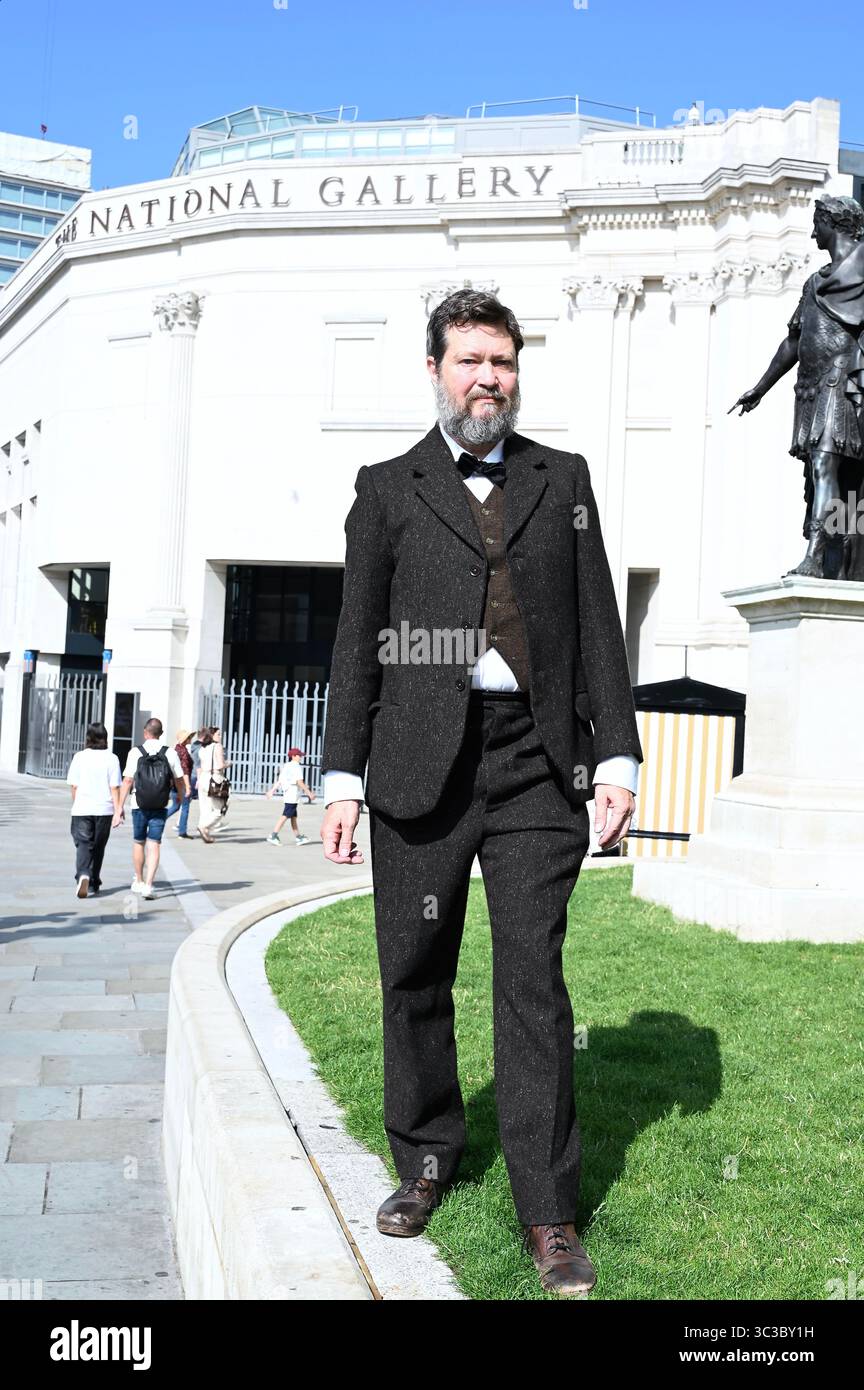 A REAL LIVE William Moris in full costume ( AKA National Gallery Chief ...