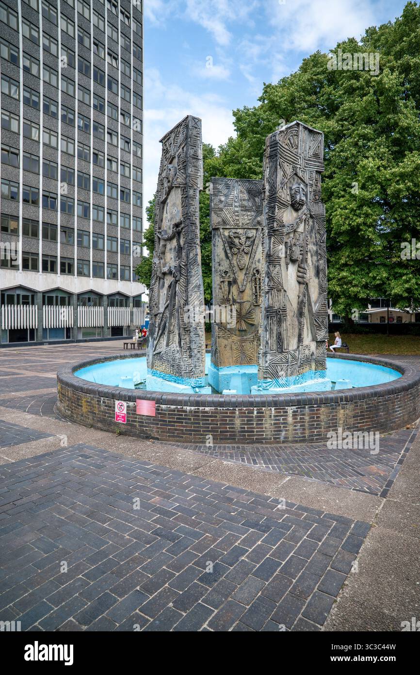 The Southend Civic Centre features a notable fountain designed by ...