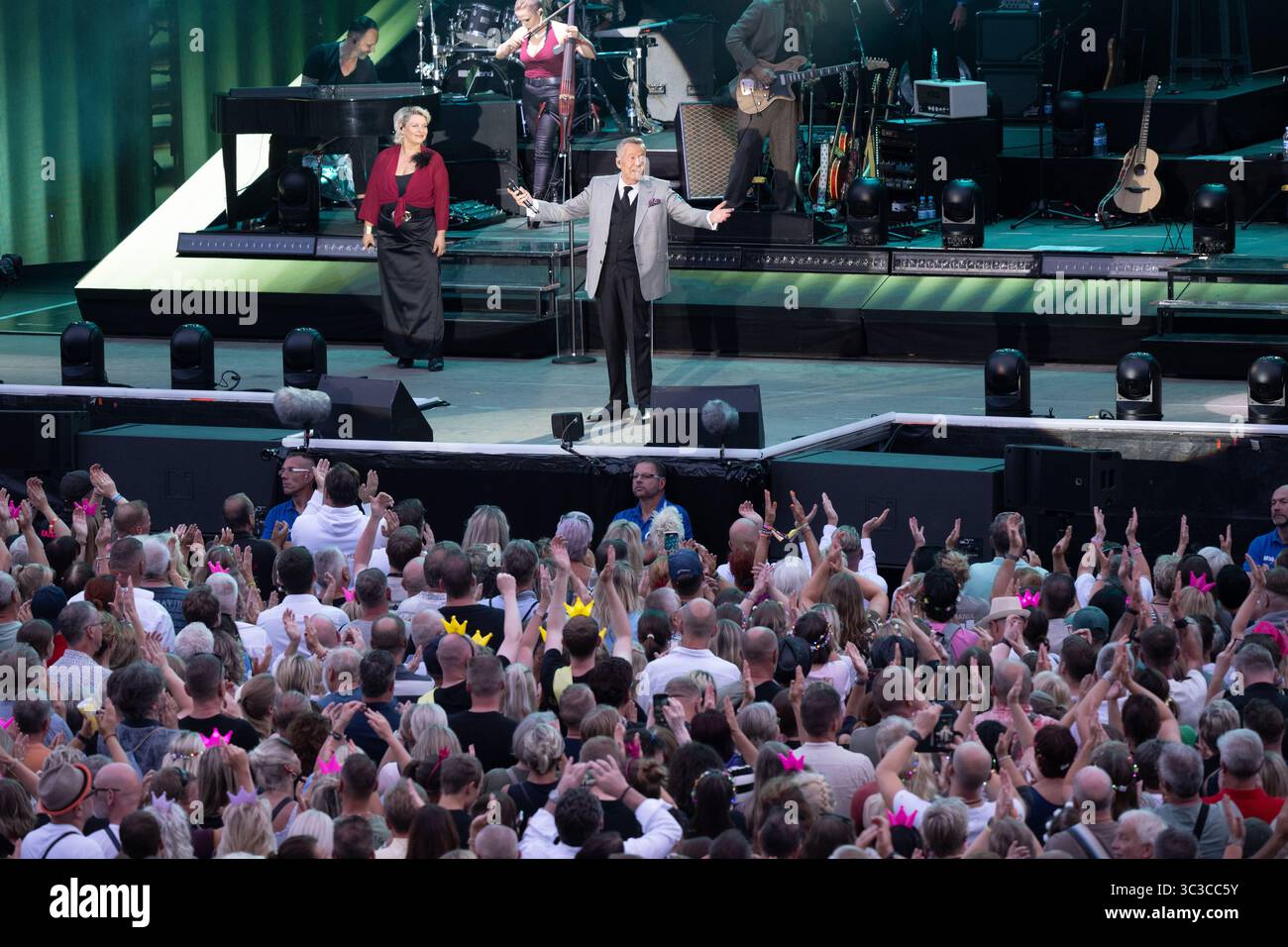 Dresden, Germany. 25th July, 2025. The German pop singer Roland Kaiser ...
