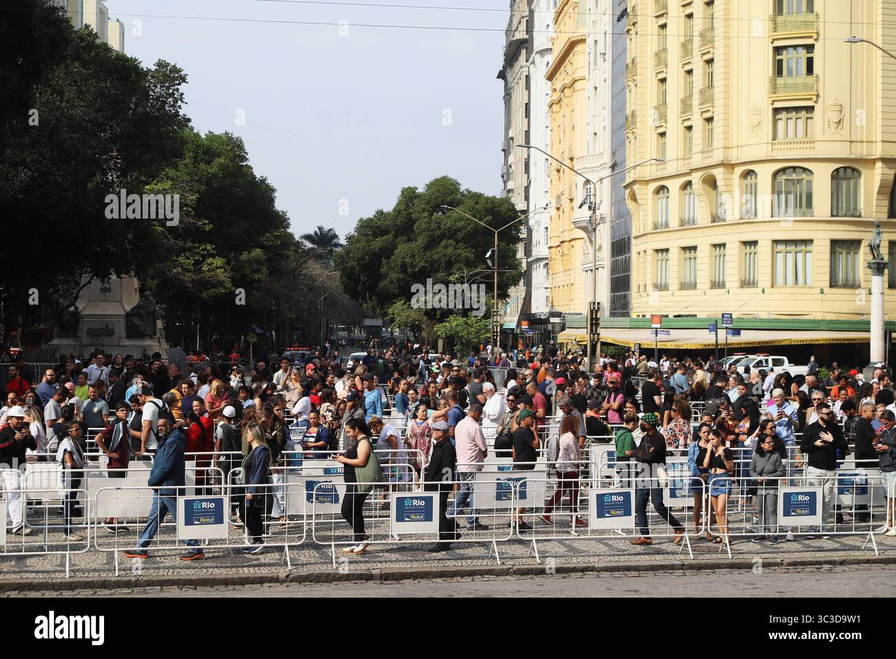 Funeral of Brazilian singer Preta Gil in Rio de Janeiro. Fas, friends ...