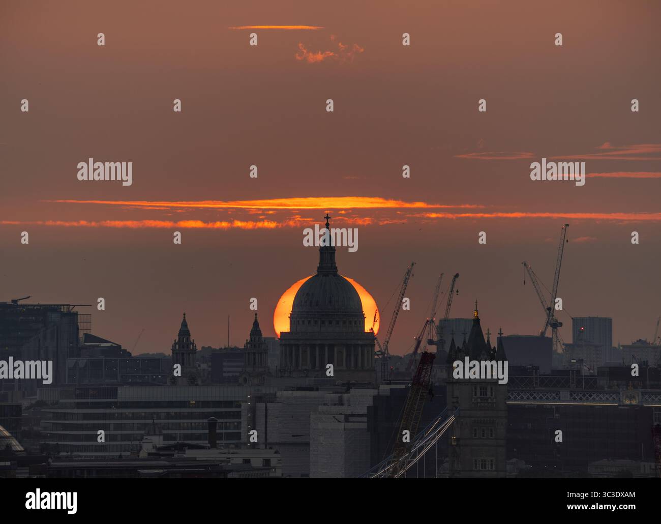 London, UK. 25th July, 2025. UK Weather: A dramatic evening setting sun ...