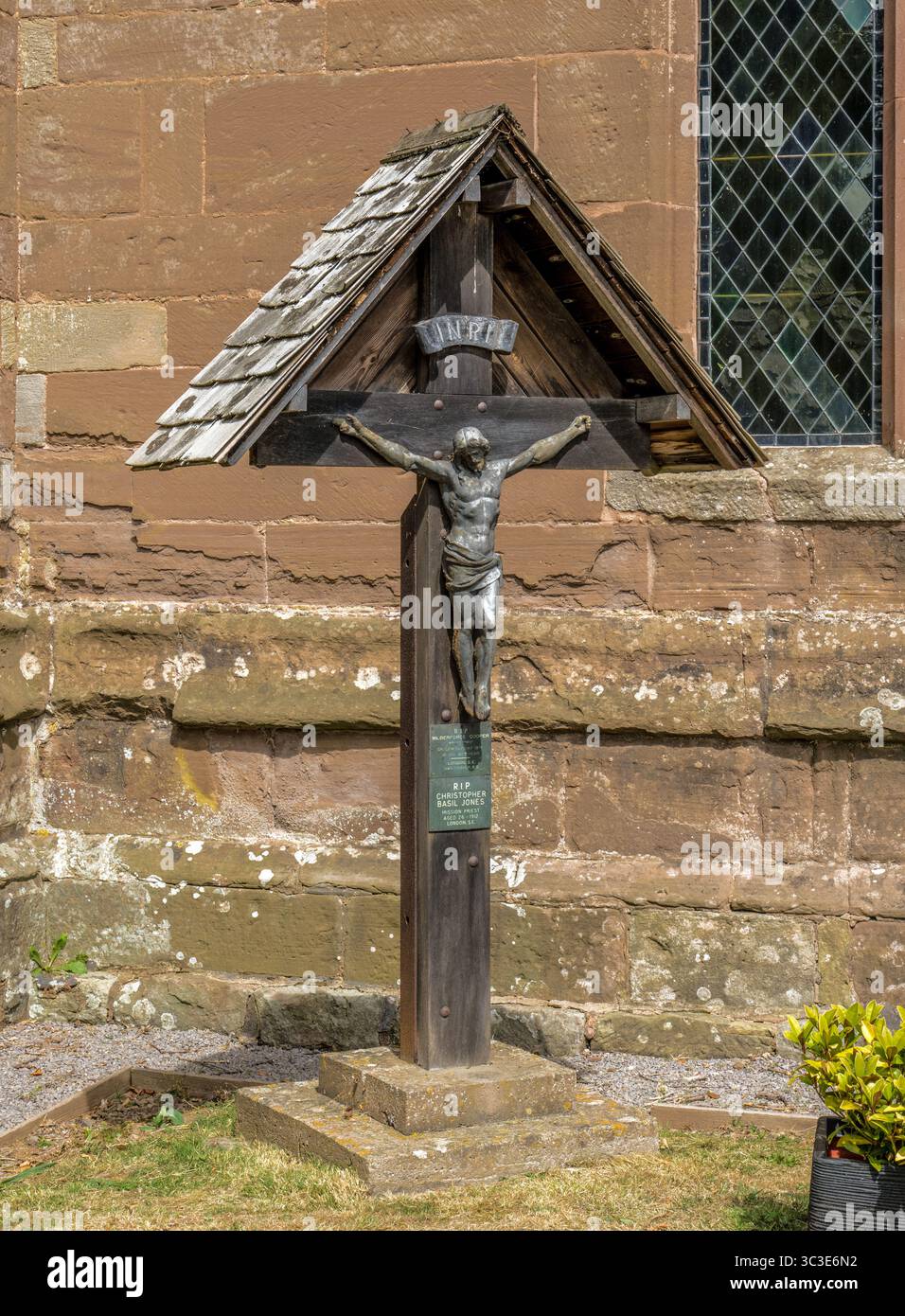 Crucifix marking the grave of Christopher Basil Jones. St Bartholomew's ...