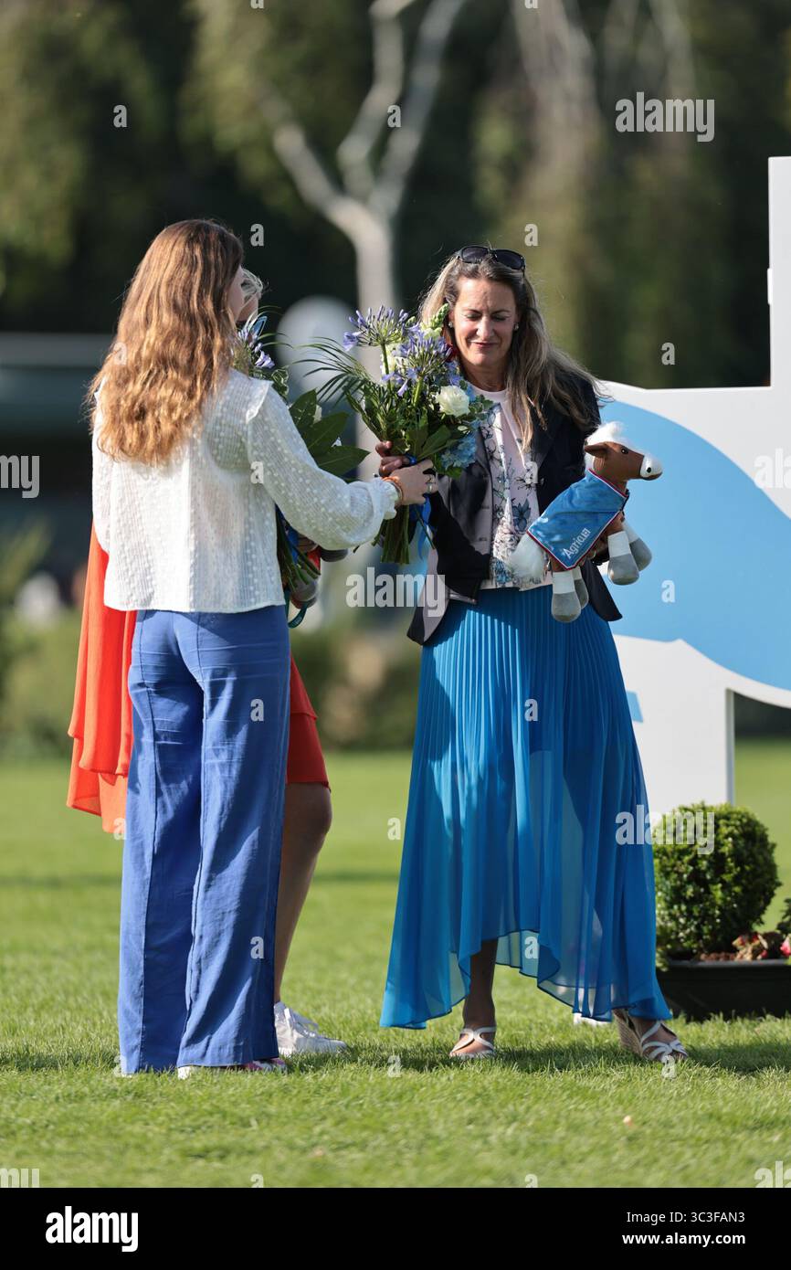 Vicki Wentworth, Agria UK Managing Director, during the prize giving ...